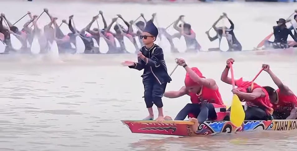 Boat Kid Aura Farming - Pacu Jalur Video - ShowPositivity